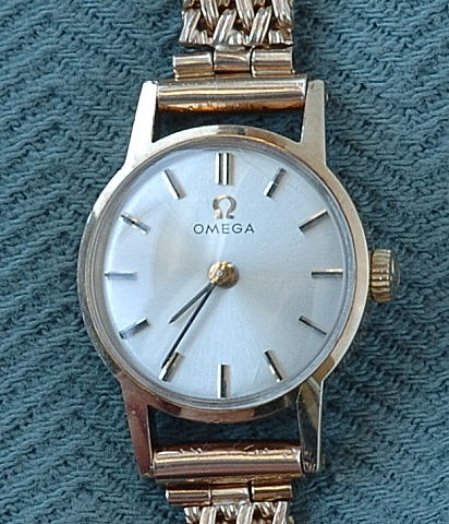 #2907 Lady Omega 9K gold case and bracelet circa 1968 - A Trebor's ...